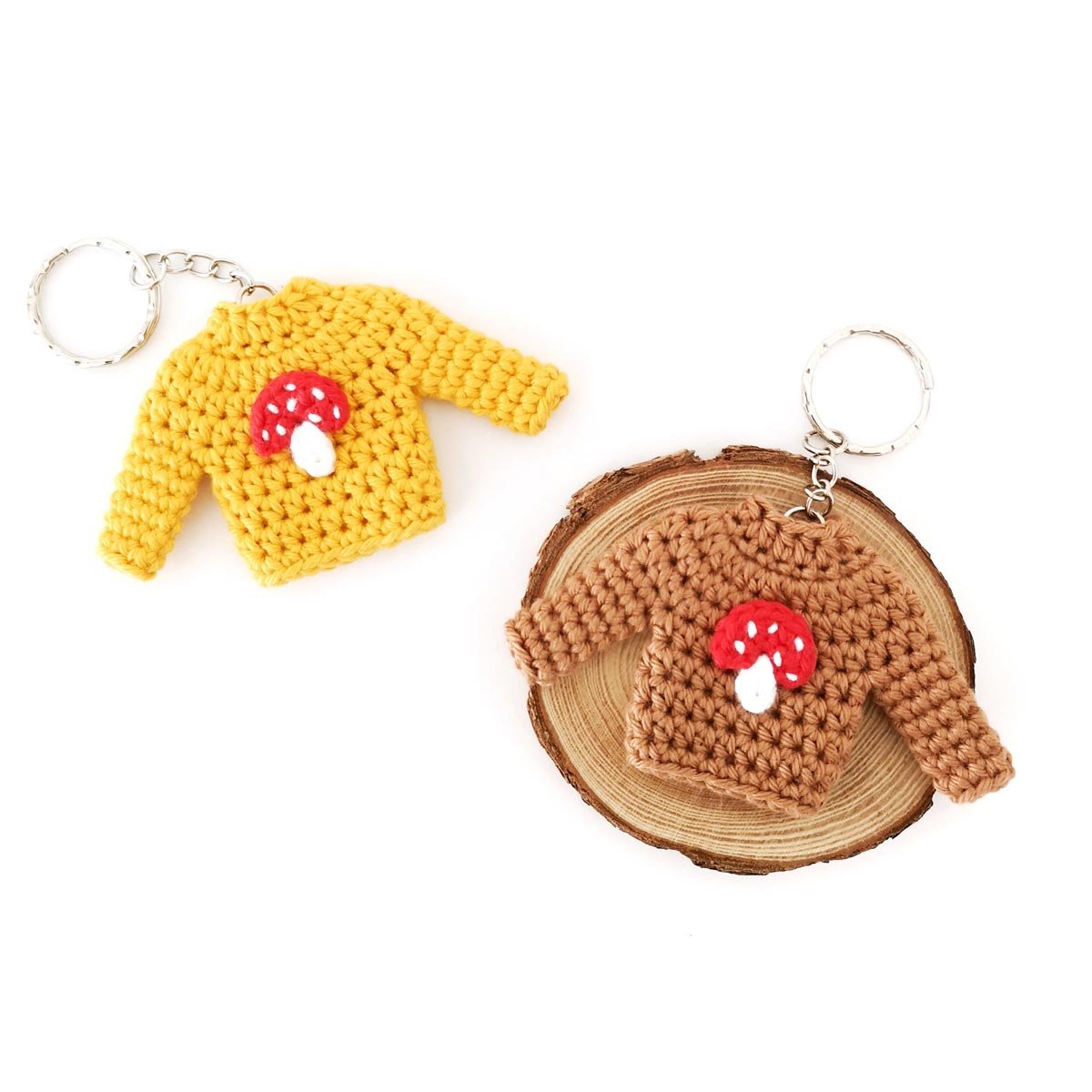 Sweater Keychain Crochet Pattern (Free!)